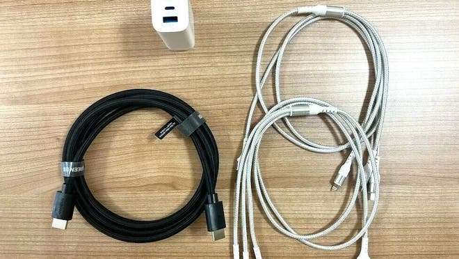 【西中島南方駅徒歩3分★3路線利用可】PCと資料を同時に広げられる奥行600mmテーブル◆高速光Wi-Fi◆12名OK◆清潔静かの写真13