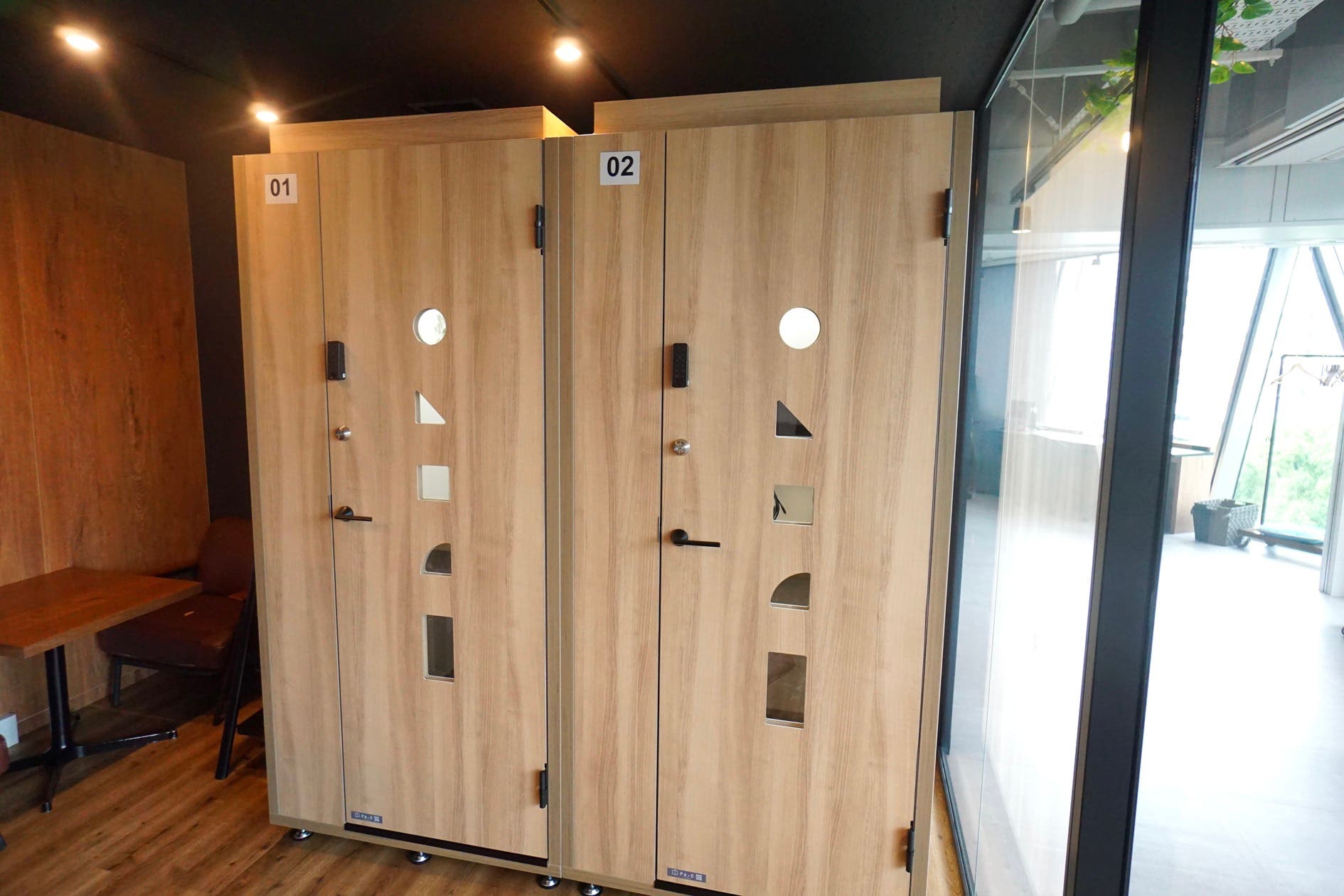 ＜SpemaBOX_関内駅南口駅前No.2＞1人用個室🚪光回線Wi-Fi📶電源🔌モニター🖥️テレワーク/オンライン会議の写真6