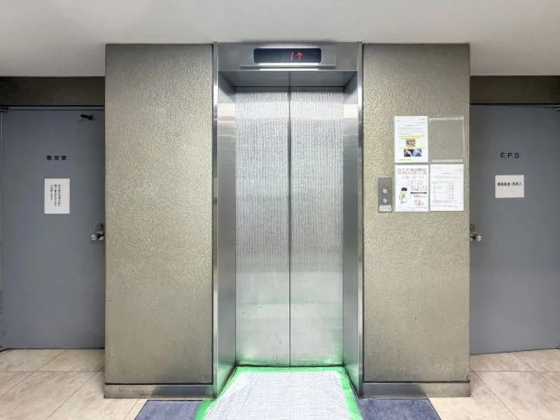 駅東口徒歩1分！614号室　最大8名までご利用可能。会議やミーティングにおすすめな貸会議室の写真14