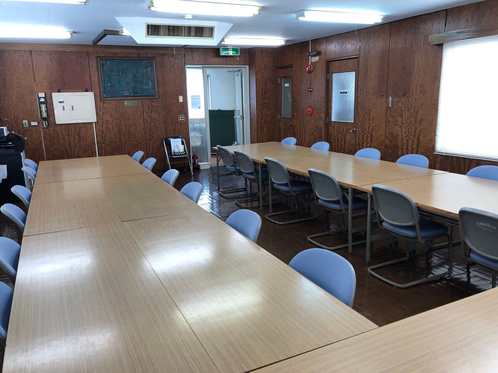 駅近・早稲田駅徒歩2分｜24時間・即時承認｜WiFi・電源完備★レトロな会議室の写真1