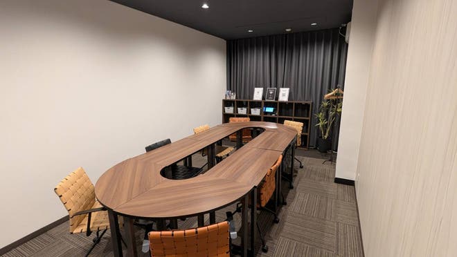 広瀬通8名【3階3-F会議室】 窓有り!明るくビジネスライクな会議室の写真7