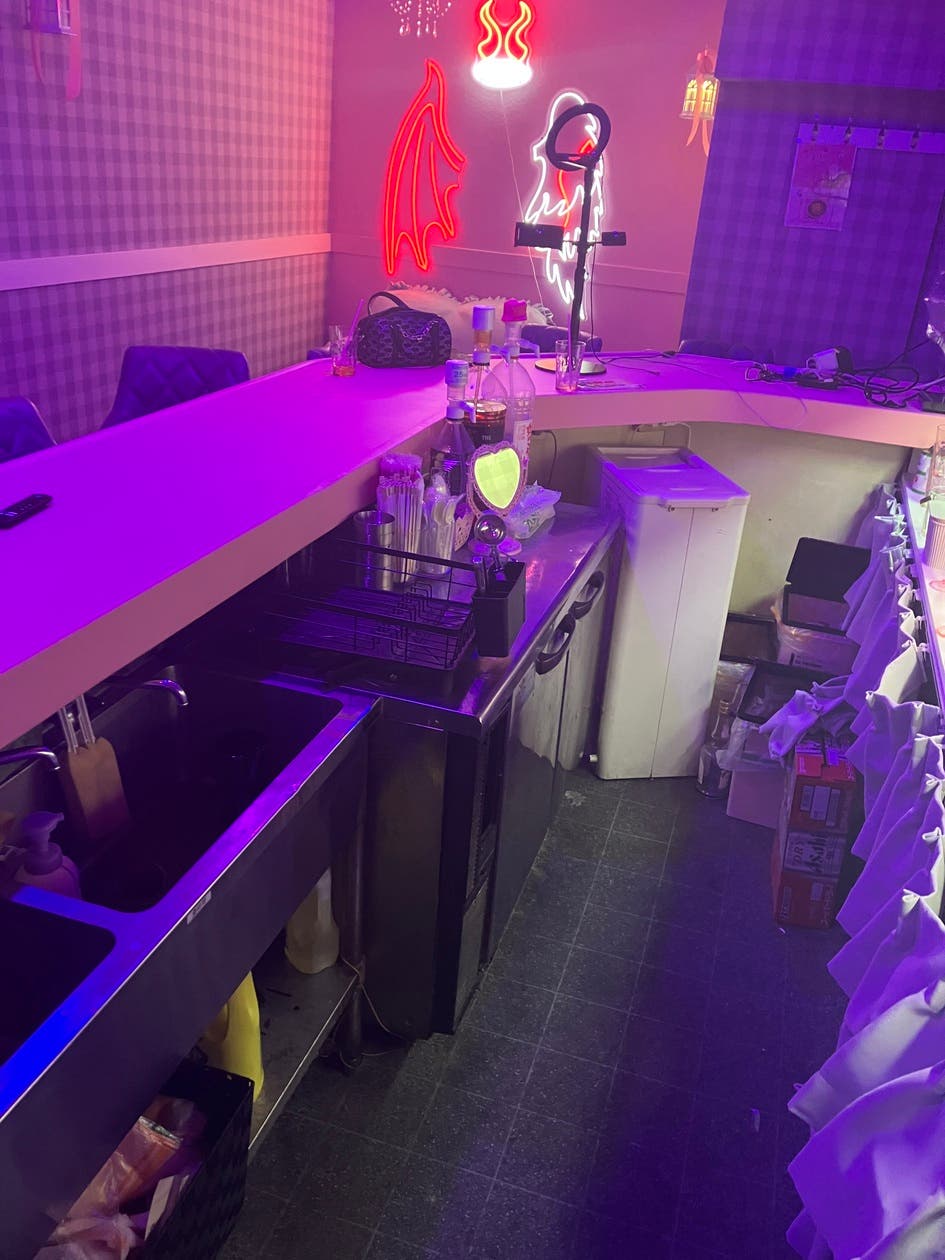 新宿歌舞伎町にあるコンカフェ・バーの写真2