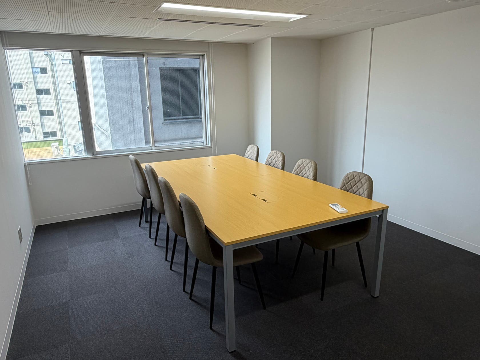 Wi-Fi完備！ラウンジも利用可能！農林会館４階にある貸し会議室です。（４階会議室８人まで）の写真1