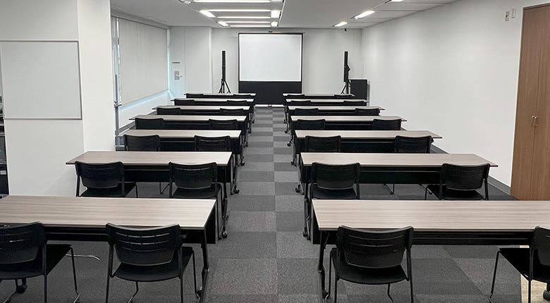 【神田カンファレンス・ルーム】セミナールーム３、神田で安価／69㎡(10-32名)／懇親会やミーティングの写真1