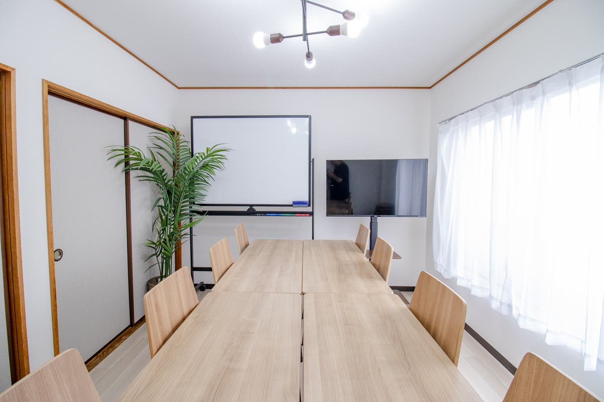 【京王線東府中駅徒歩4分！12名利用可】モニター・WiFi・冷蔵庫・電子レンジ・ホワイトボード無料！ふれあい貸し会議室 東府中Aの写真1