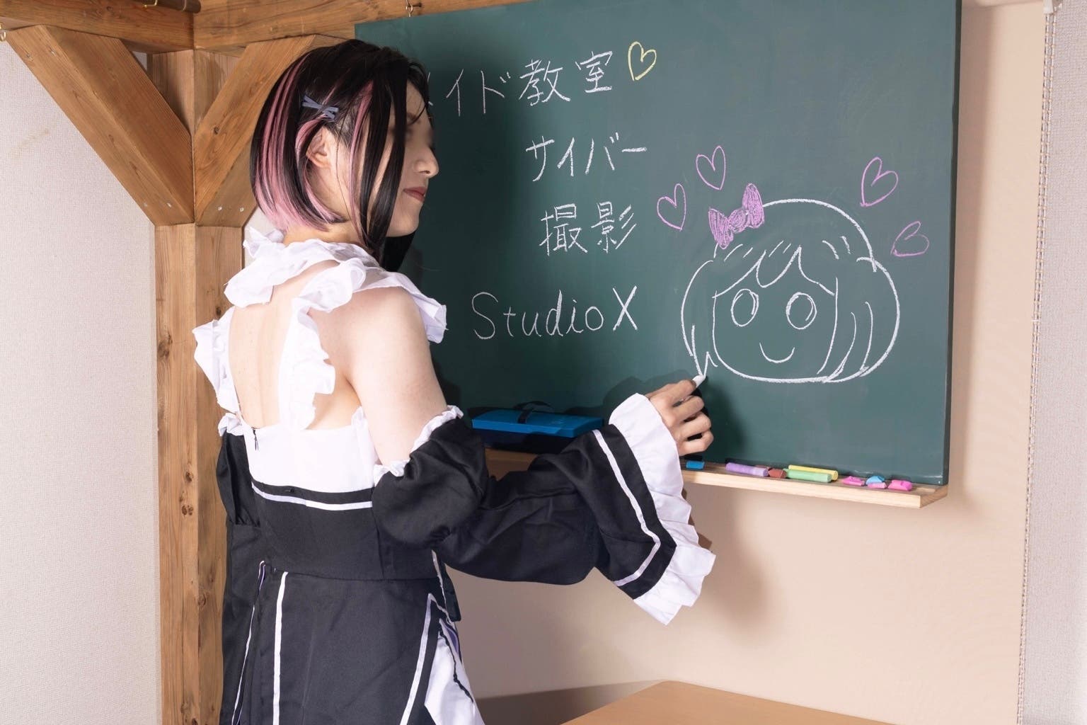〖大須・上前津〗照明で世界が変わる完全個室｜コスプレ・ポトレ・作品撮り｜学校机・サイバー・白黒背景の写真8