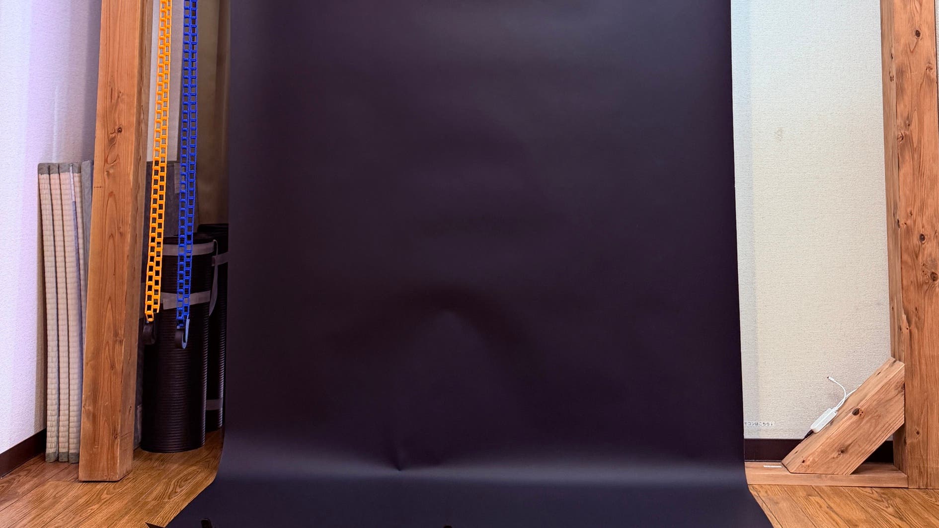 〖大須・上前津〗照明で世界が変わる完全個室｜コスプレ・ポトレ・作品撮り｜学校机・サイバー・白黒背景の写真12