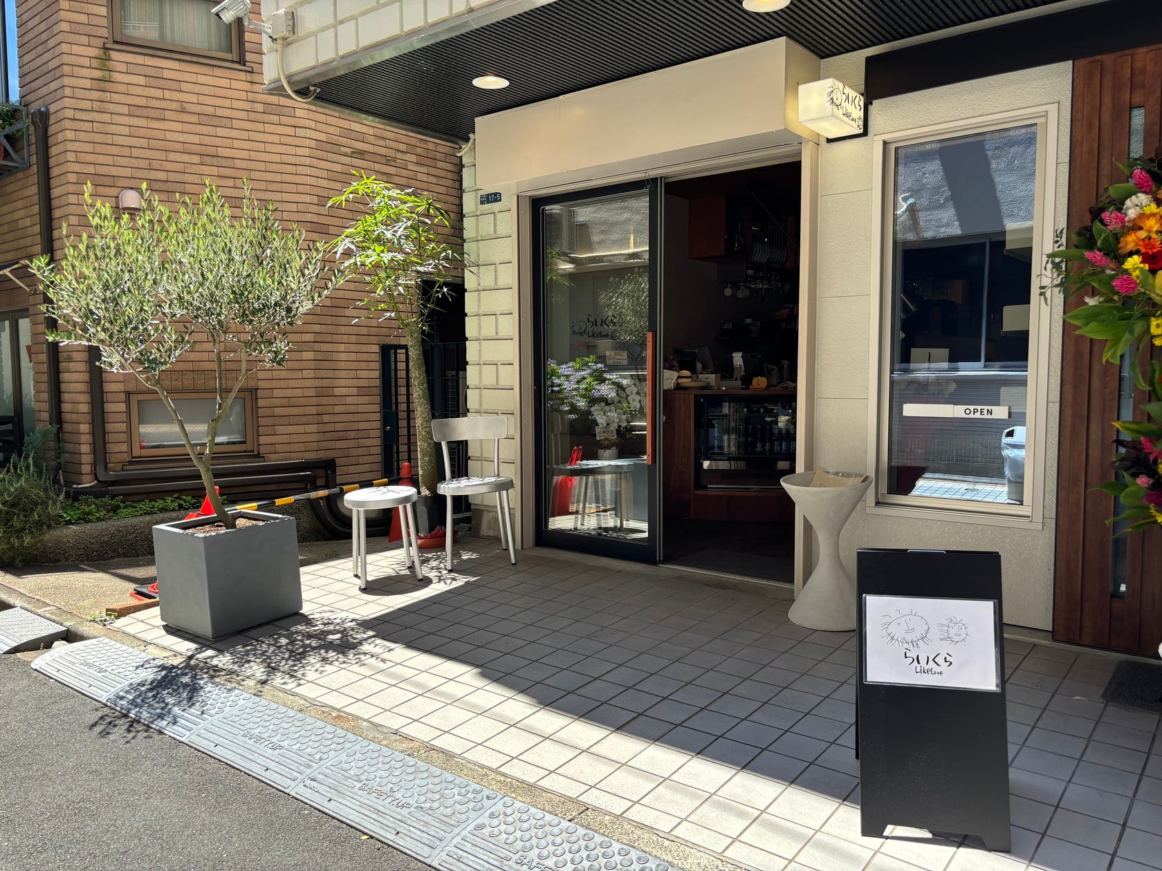 神田明神から徒歩1分　わきの路地にある、日中はカフェのしゃれた空間。の写真3
