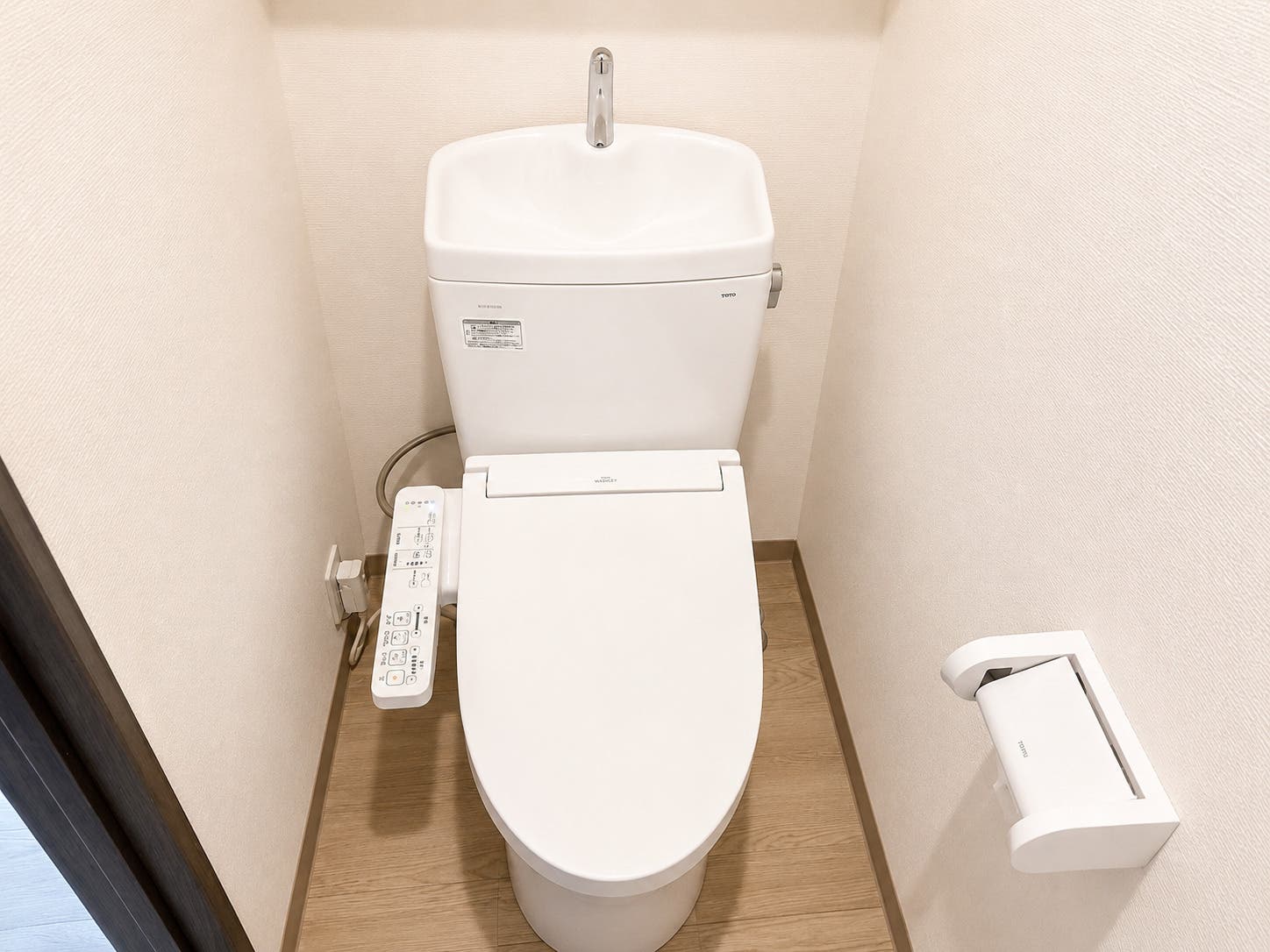 【完全個室】新橋コワーキング｜トイレ・シャワー独立・大画面TV・簡単調理OK！の写真4