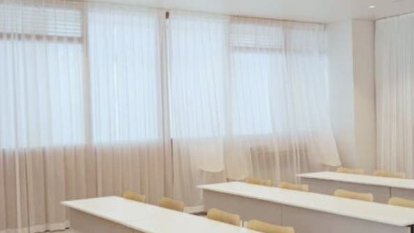 大きなスクリーン・プロジェクター完備🏢オフサイト研修や社外会議に最適な集中空間の写真6