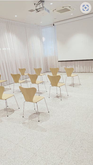 大きなスクリーン・プロジェクター完備🏢オフサイト研修や社外会議に最適な集中空間の写真7