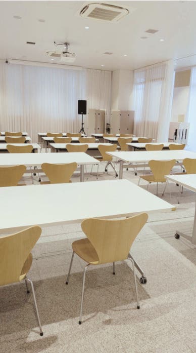 大きなスクリーン・プロジェクター完備🏢オフサイト研修や社外会議に最適な集中空間の写真8