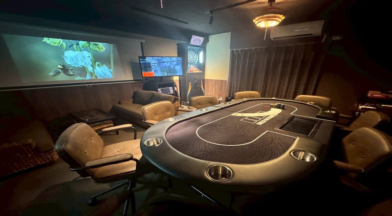 【FAMILYPOT 池袋駅前2号店】池袋駅徒歩3分  ポーカー ダーツオ カラオケ ボードゲーム