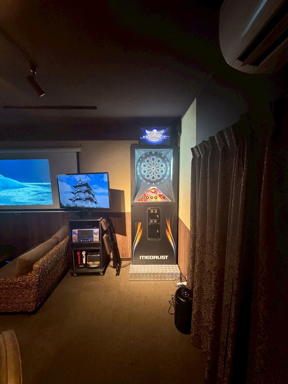 【FAMILYPOT 池袋駅前2号店】池袋駅徒歩3分  ポーカー ダーツオ カラオケ ボードゲームの写真2