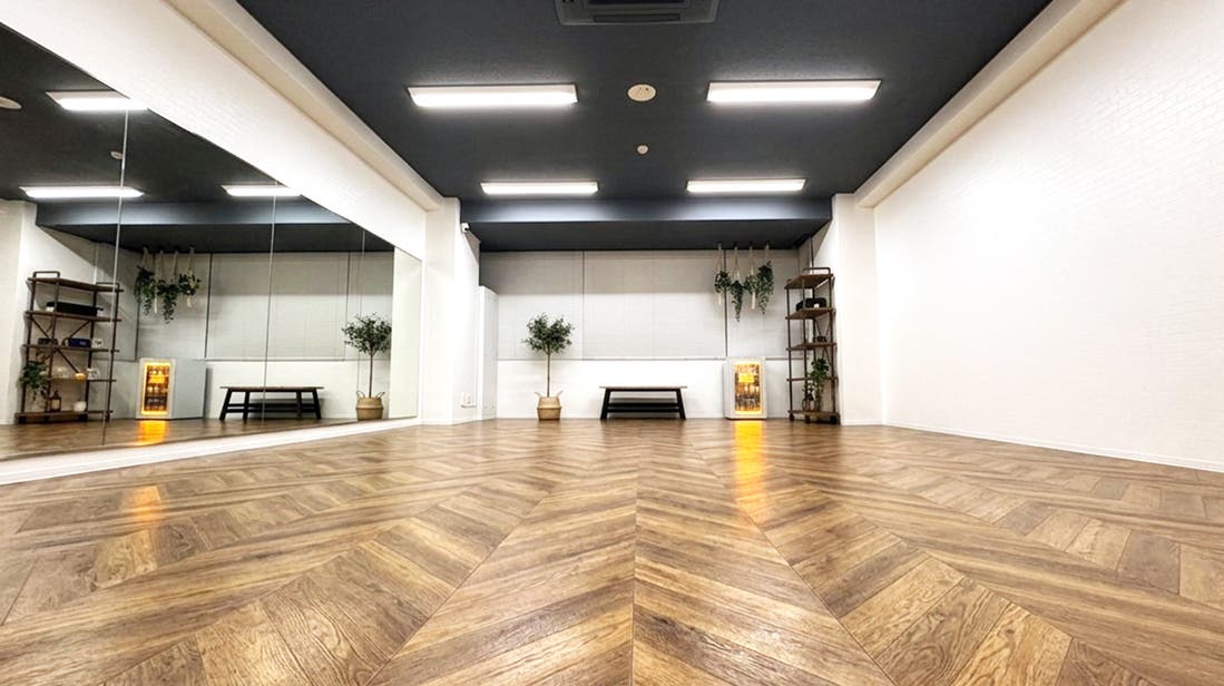 ✨オープン記念価格✨広々デザイナーズ空間で10人まで踊れる！身体に負担の少ないダンススタジオ💃青葉通一番町駅6分、仙台駅12分の写真1