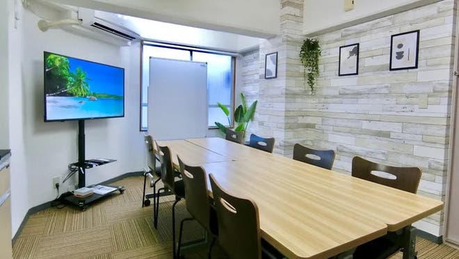 【ComfortSpace上野】上野駅3分! 50モニタ・電子レンジ・無料Wifi・会議・セミナー・オフ会・撮影の写真1