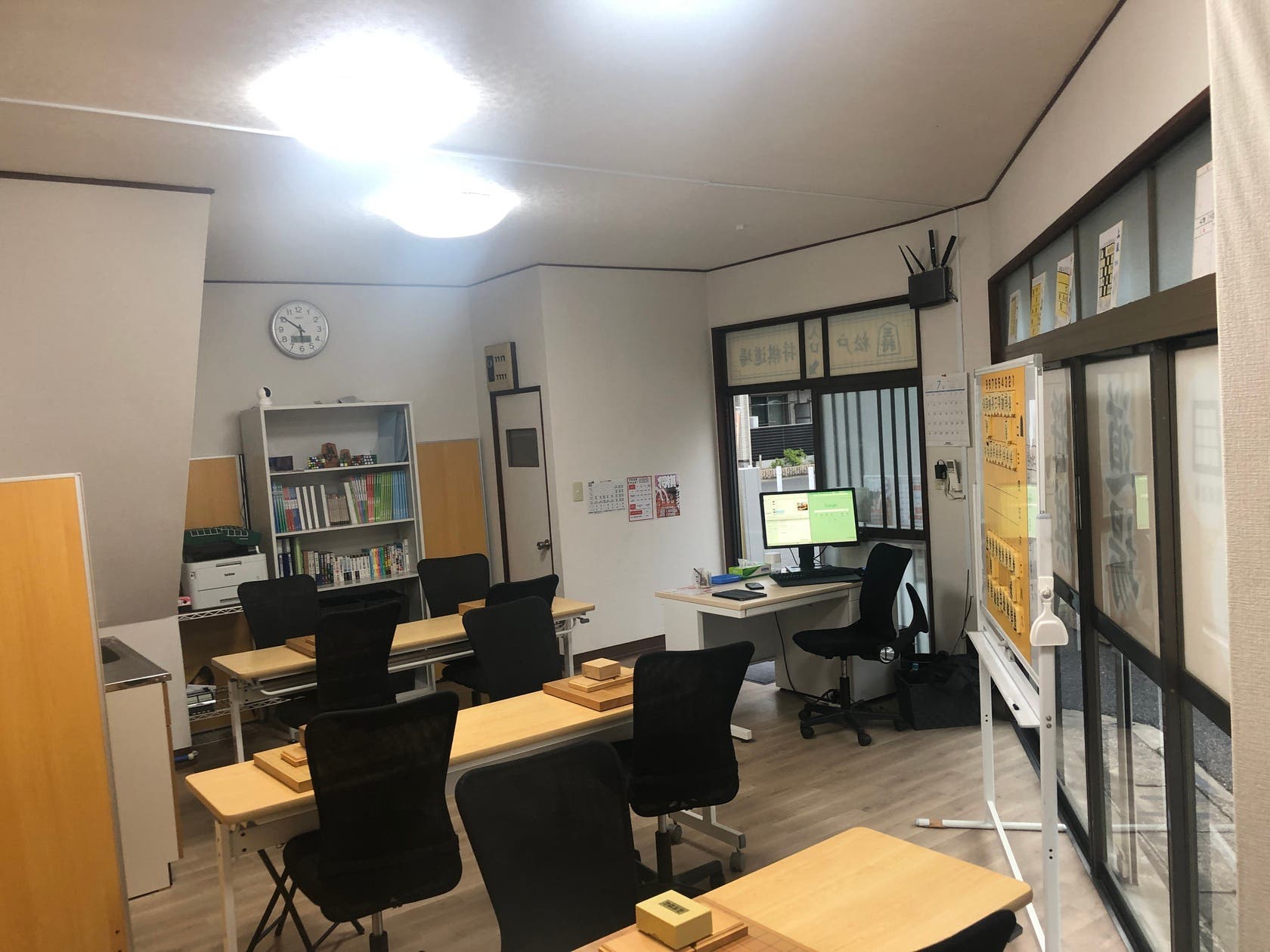 【最大16名】Wi-Fi・ホワイトボード完備｜静かな会議・勉強会向けレンタルスペースの写真2