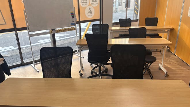 【最大16名】Wi-Fi・ホワイトボード完備|静かな会議・勉強会向けレンタルスペースの写真3