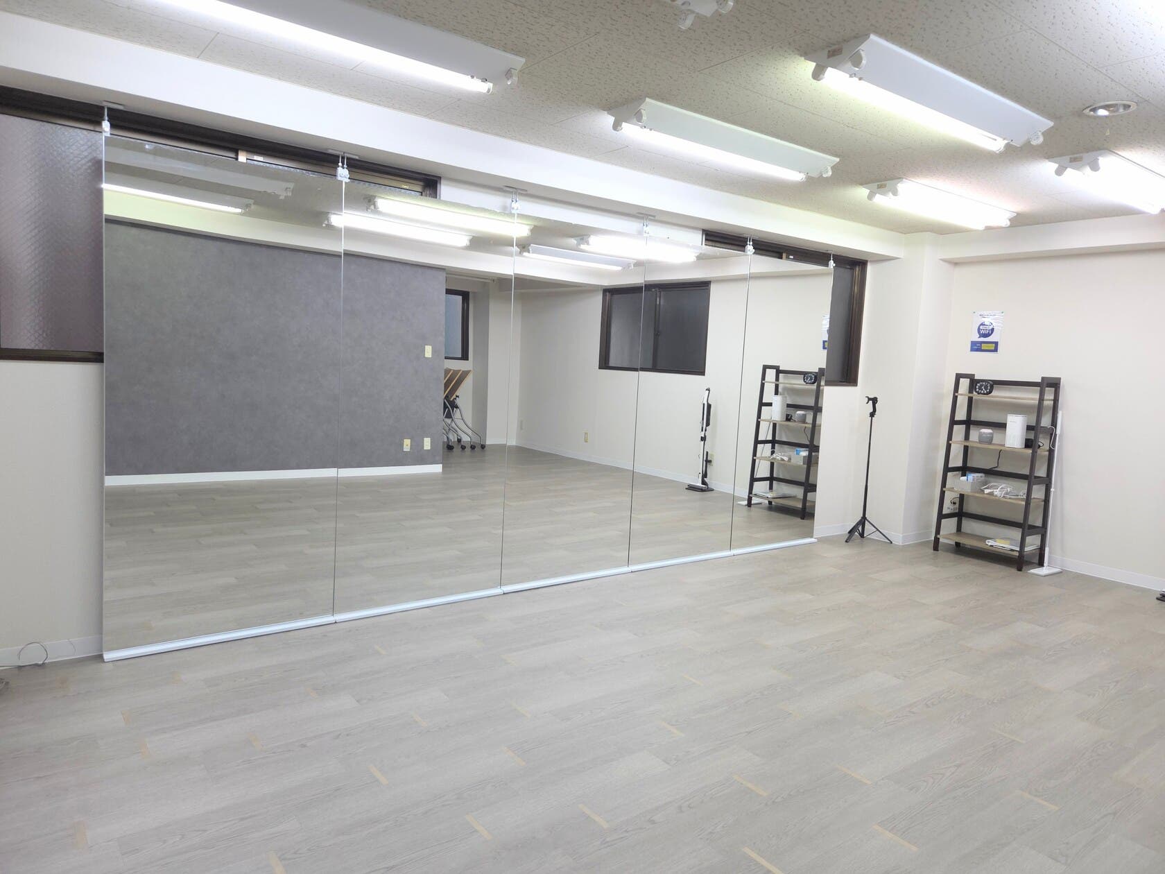 New Open⭐【板橋駅徒歩1分】大型鏡🪞┃Wi-Fi┃撮影・演技・各種レッスン┃マルエツ目の前🏪┃振動・ジャンプ不可の写真1