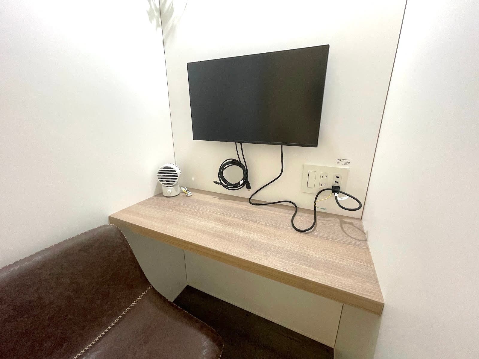 ＜SpemaBOX_キャナルシティ・ビジネスセンタービルNo.1＞1人用個室🚪Wi-Fi📶電源🔌モニター🖥️テレワークの写真2