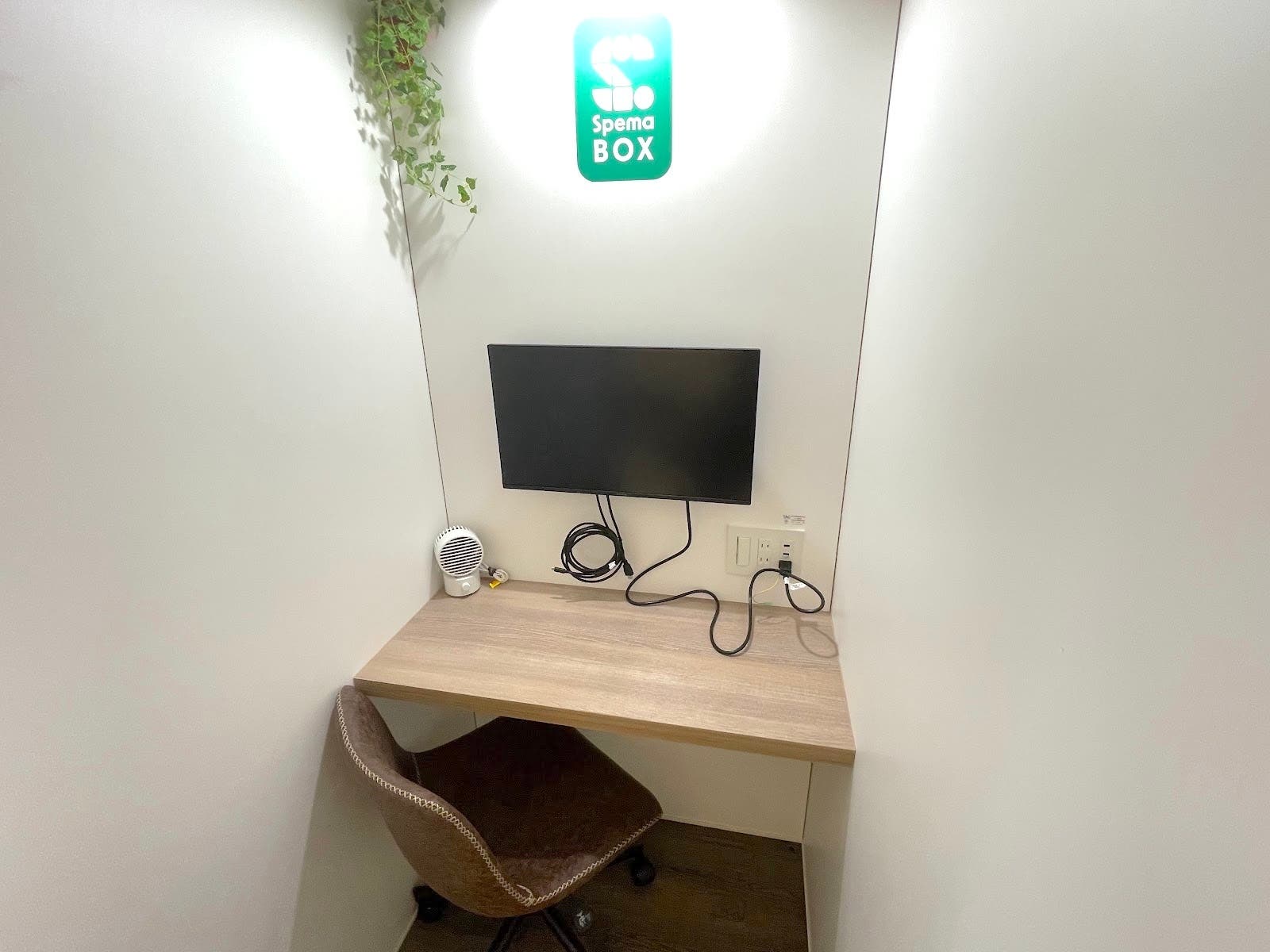 ＜SpemaBOX_キャナルシティ・ビジネスセンタービルNo.1＞1人用個室🚪Wi-Fi📶電源🔌モニター🖥️テレワークの写真1