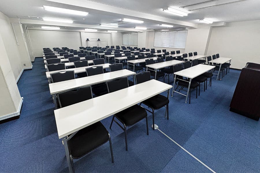 JR立川駅から徒歩4分の会議室施設。最大99名収容可能な大きな会議室で多目的に利用でき、リーズナブルな価格でご利用いただけます。の写真3