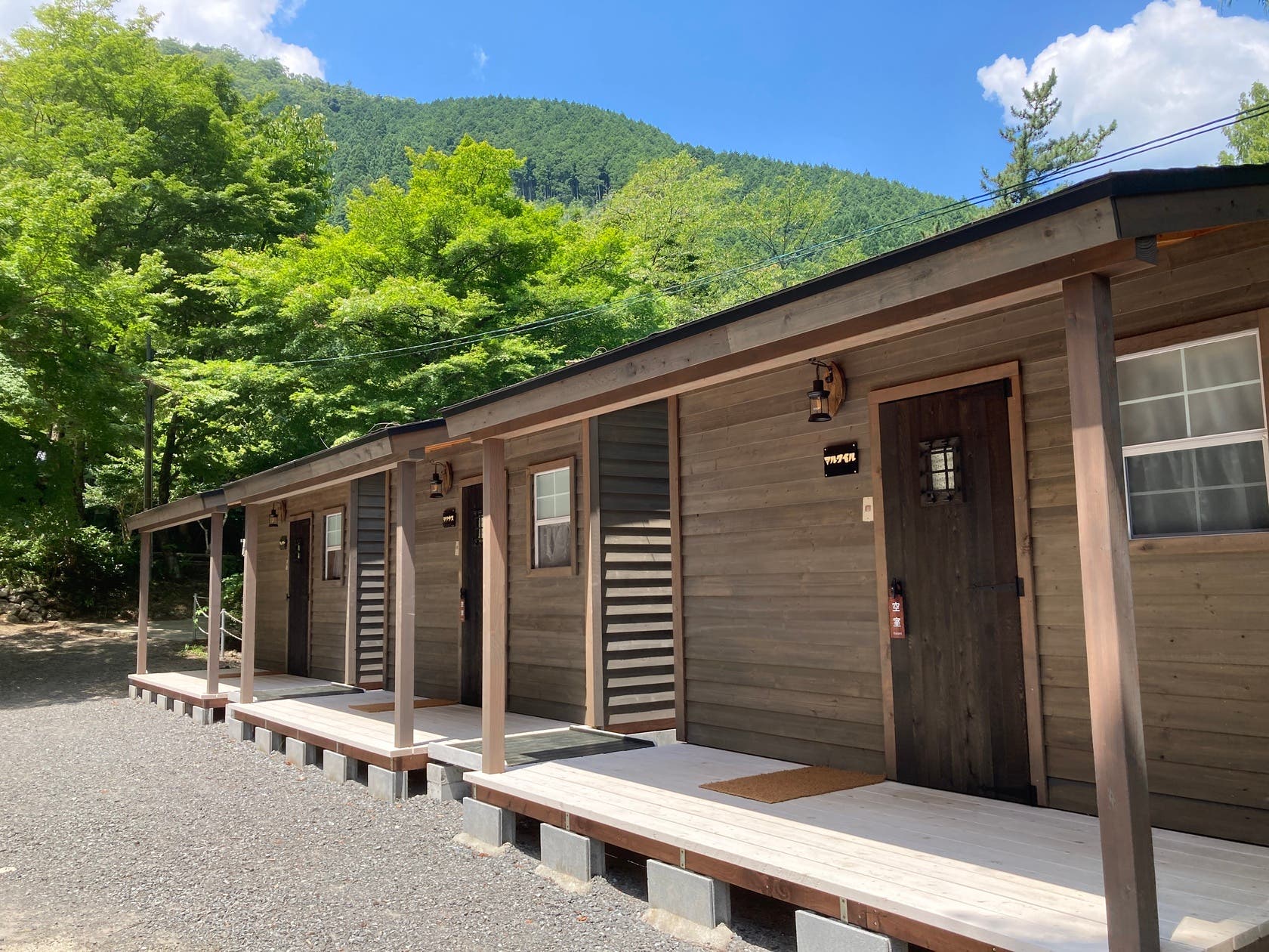 木々に囲まれた　屋外50mプール　郡上八幡のナチュラルミネラルウォーター100%使用の写真2