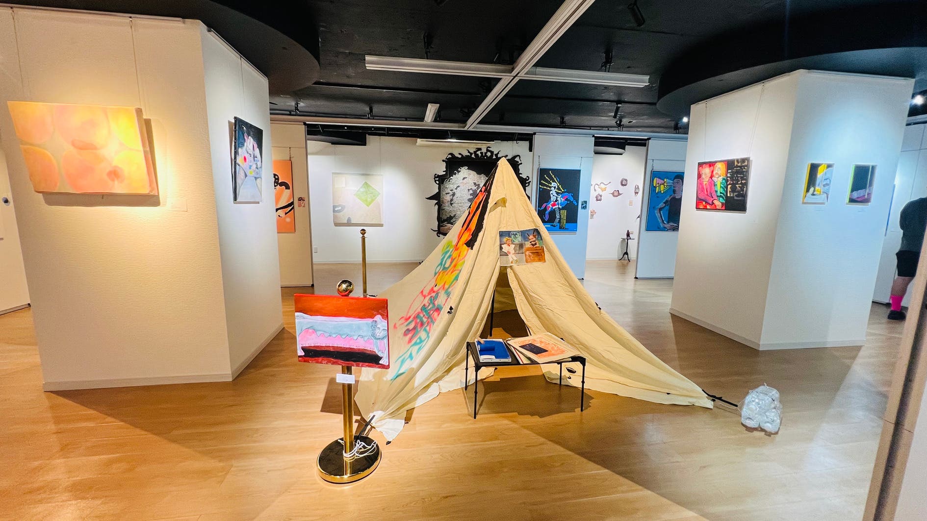 【牛込神楽坂駅から徒歩７分】作品展示、ワークショップに適した広くてシンプルな内装が心地いいギャラリーの写真1