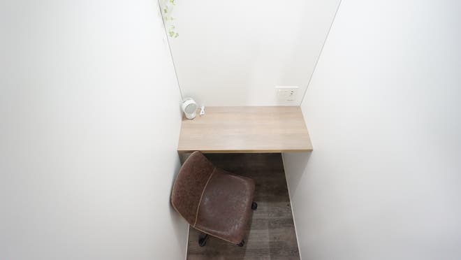 <TKPビズ BOX 東京駅カンファレンスセンターNo.1>1人用個室🚪光回線Wi-Fi📶電源🔌モニター🖥️テレワークの写真4