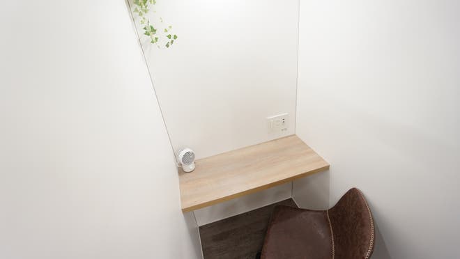 <TKPビズ BOX 東京駅カンファレンスセンターNo.2>1人用個室🚪光回線Wi-Fi📶電源🔌モニター🖥️テレワークの写真1