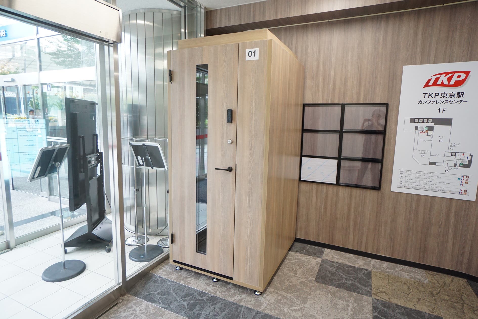 ＜TKPビズ BOX 東京駅カンファレンスセンターNo.2＞1人用個室🚪光回線Wi-Fi📶電源🔌モニター🖥️テレワークの写真5