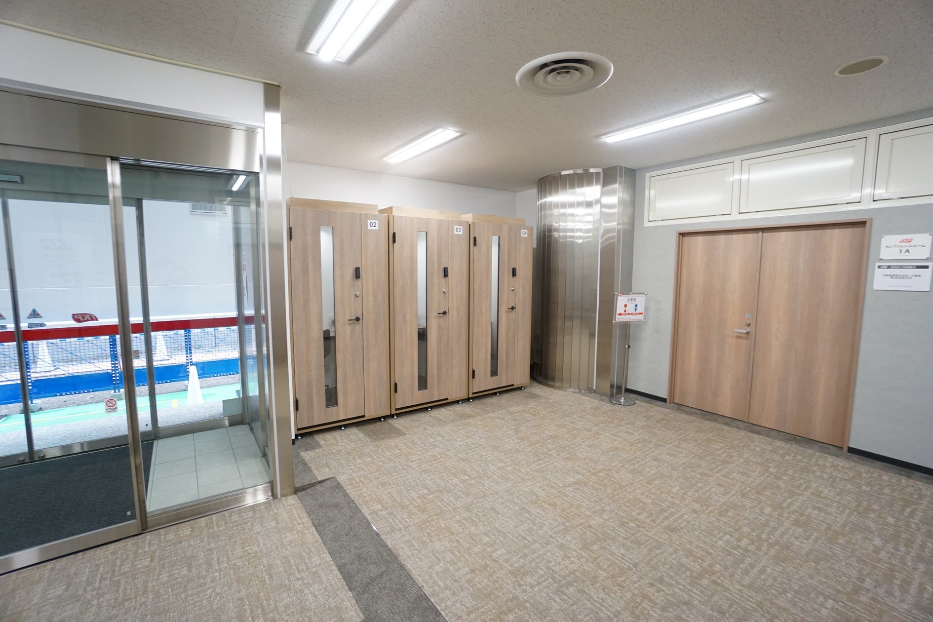 ＜TKPビズ BOX 東京駅カンファレンスセンターNo.3＞1人用個室🚪光回線Wi-Fi📶電源🔌モニター🖥️テレワークの写真6