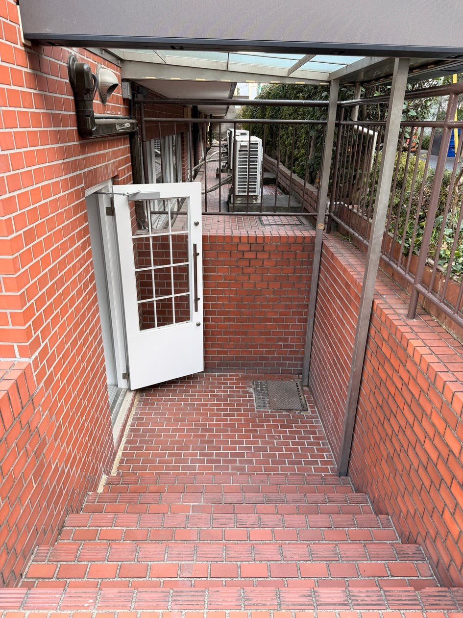 南青山・表参道駅徒歩3分／自然光◎白を基調とした天井高のギャラリースペース／展示会・ポップアップ・撮影・個展・ヨガにおすすめの写真17