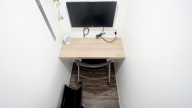 <ワークブース調布駅前No.2>1人用個室🚪Wi-Fi📶電源🔌モニター🖥️テレワーク/オンライン会議/作業の写真3
