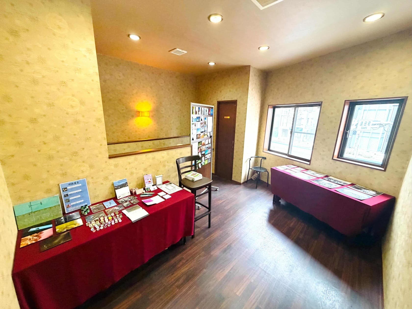 神田駅すぐ！1950年創業の歴史ある純喫茶の2階を貸切。会議や個展、お茶会などにの写真2