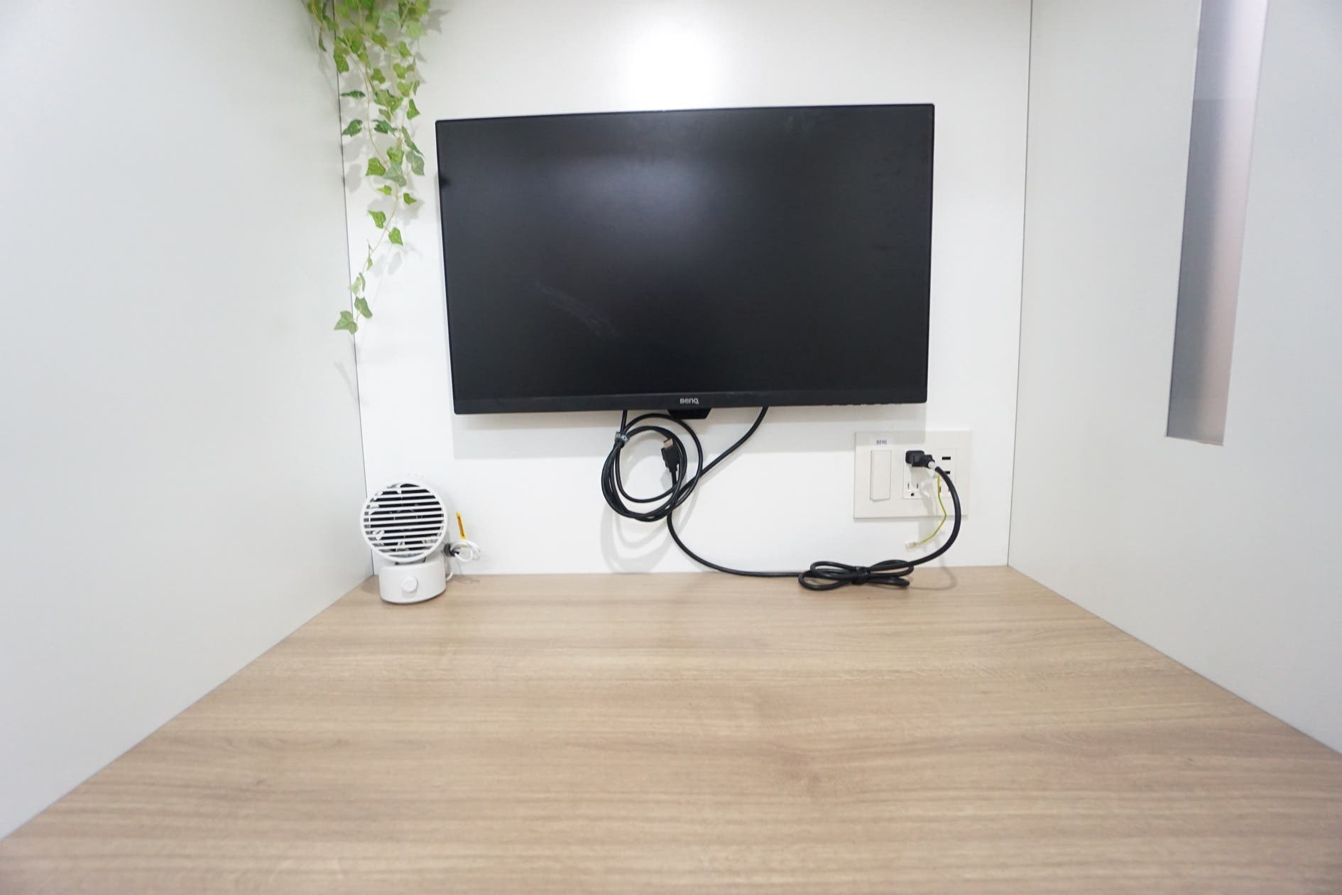 ＜ワークブース調布駅前No.4＞1人用個室🚪Wi-Fi📶電源🔌モニター🖥️テレワーク/オンライン会議/作業の写真2