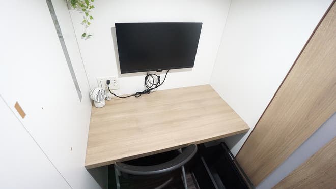 <ワークブース調布駅前No.5>1人用個室🚪Wi-Fi📶電源🔌モニター🖥️テレワーク/オンライン会議/作業の写真3
