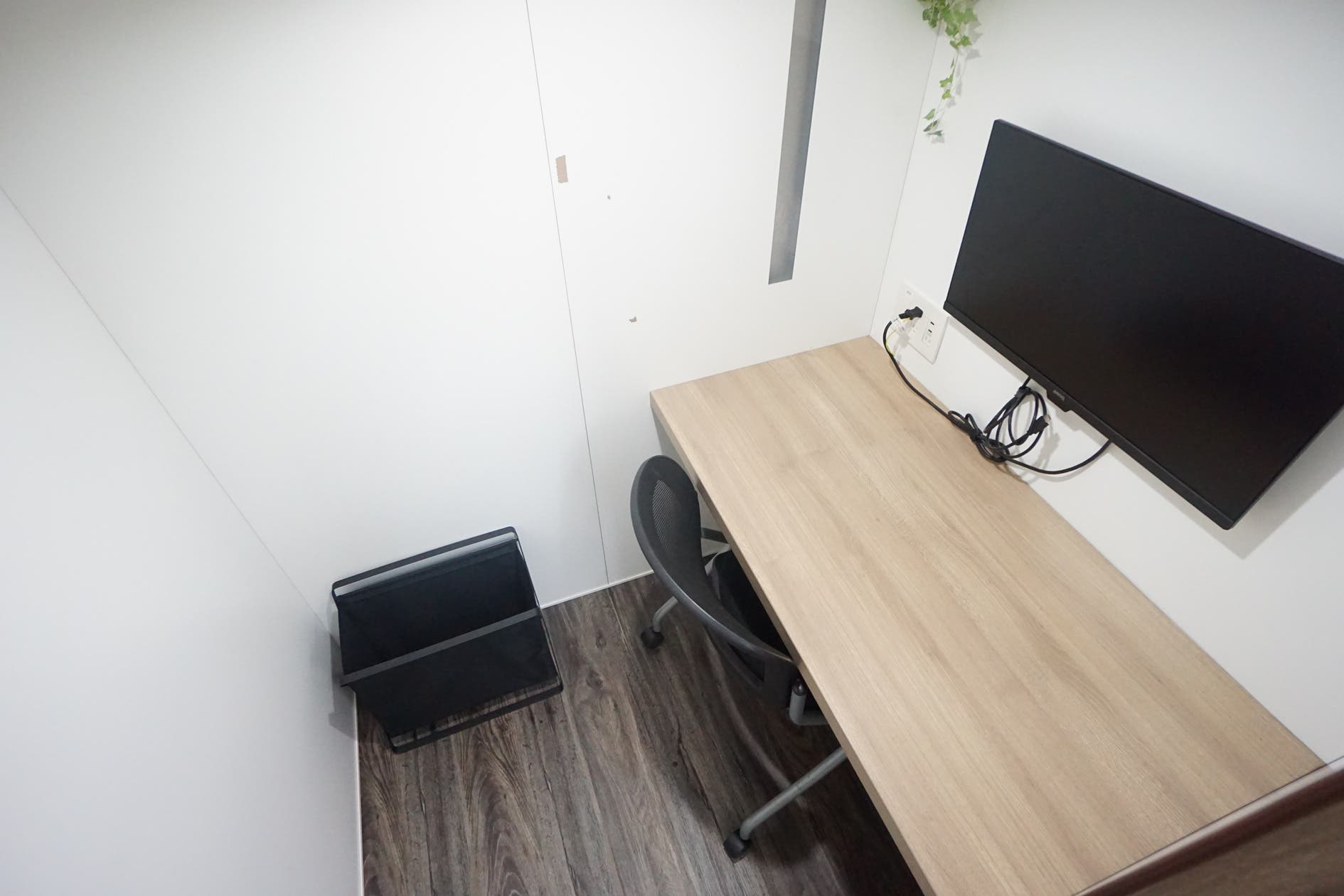 ＜ワークブース調布駅前No.5＞1人用個室🚪Wi-Fi📶電源🔌モニター🖥️テレワーク/オンライン会議/作業の写真4