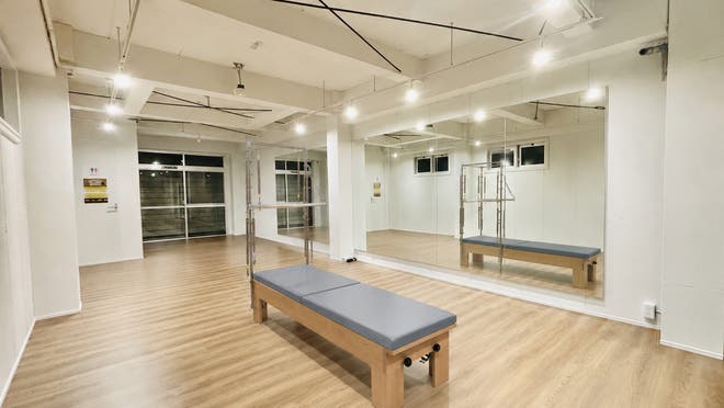 スタジオPilars河原町|京都河原町駅徒歩4分 リフォーマー完備でマシンピラティスに最適な完全個室スタジオ 当日予約可の写真1