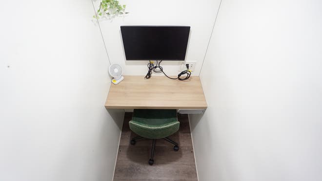<BIZ DESK 新横浜No.1>1人用個室🚪ナノイー発生機✨Wi-Fi📶電源🔌モニター🖥️テレワーク/Web会議の写真3