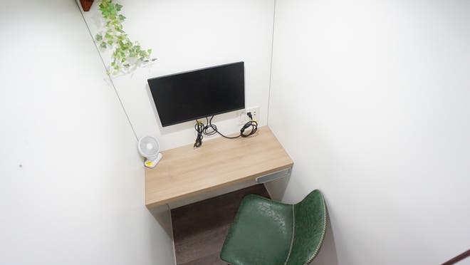 <BIZ DESK 新横浜No.1>1人用個室🚪ナノイー発生機✨Wi-Fi📶電源🔌モニター🖥️テレワーク/Web会議の写真4