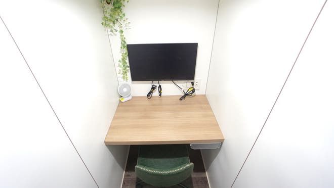<BIZ DESK 新横浜No.2>1人用個室🚪ナノイー発生機✨Wi-Fi📶電源🔌モニター🖥️テレワーク/Web会議の写真3