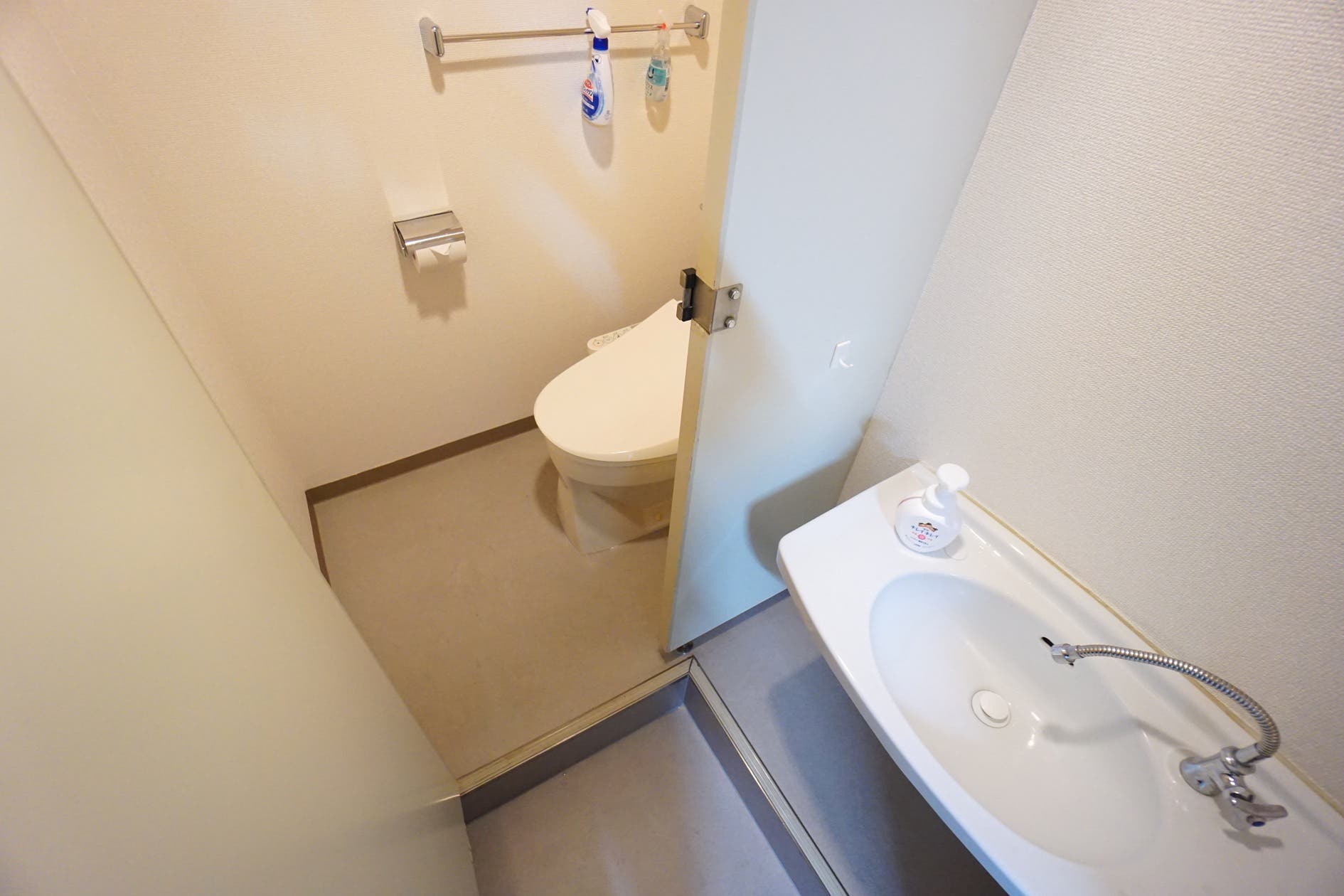 ＜BIZ DESK 新横浜No.2＞1人用個室🚪ナノイー発生機✨Wi-Fi📶電源🔌モニター🖥️テレワーク/Web会議の写真7