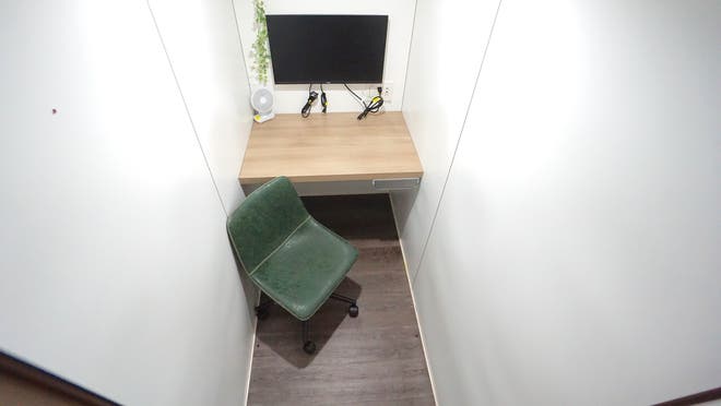 <BIZ DESK 新横浜No.4>1人用個室🚪ナノイー発生機✨Wi-Fi📶電源🔌モニター🖥️テレワーク/Web会議の写真4