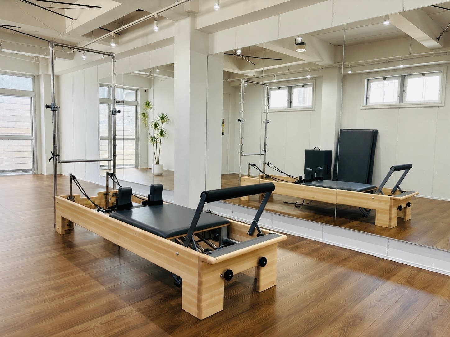 マシンピラティス個室スタジオ｜balancedbodyリフォーマー完備｜当日予約可｜河原町駅徒歩4分｜スタジオPilars河原町の写真1