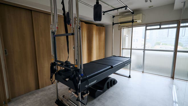 【広々31㎡/黒×ウッド基調】|国内稀少マシン導入|キャフォーマー・バレル・チェア完備|スチール撮影可の写真2