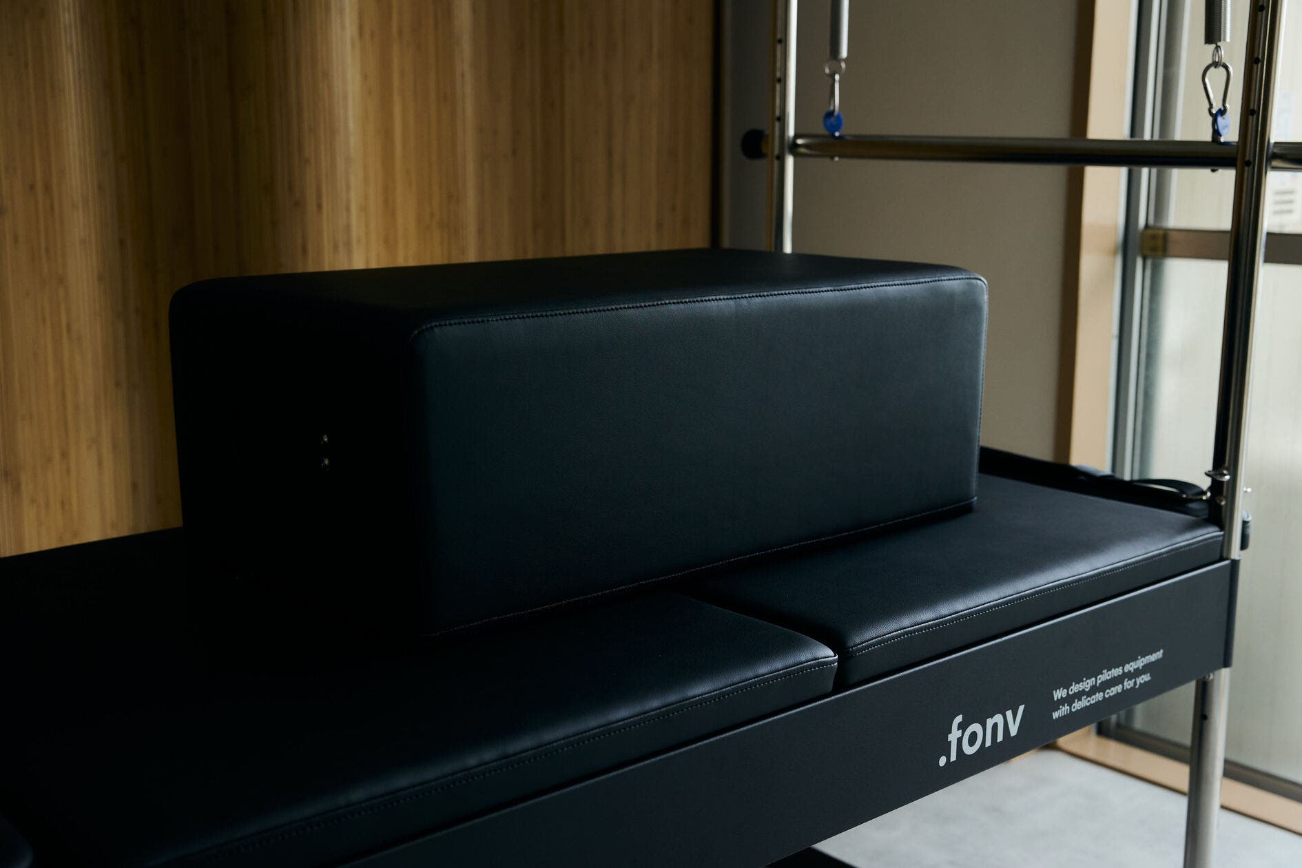 【広々31㎡/黒×ウッド基調】|国内稀少マシン導入|キャフォーマー・バレル・チェア完備|スチール撮影可の写真13