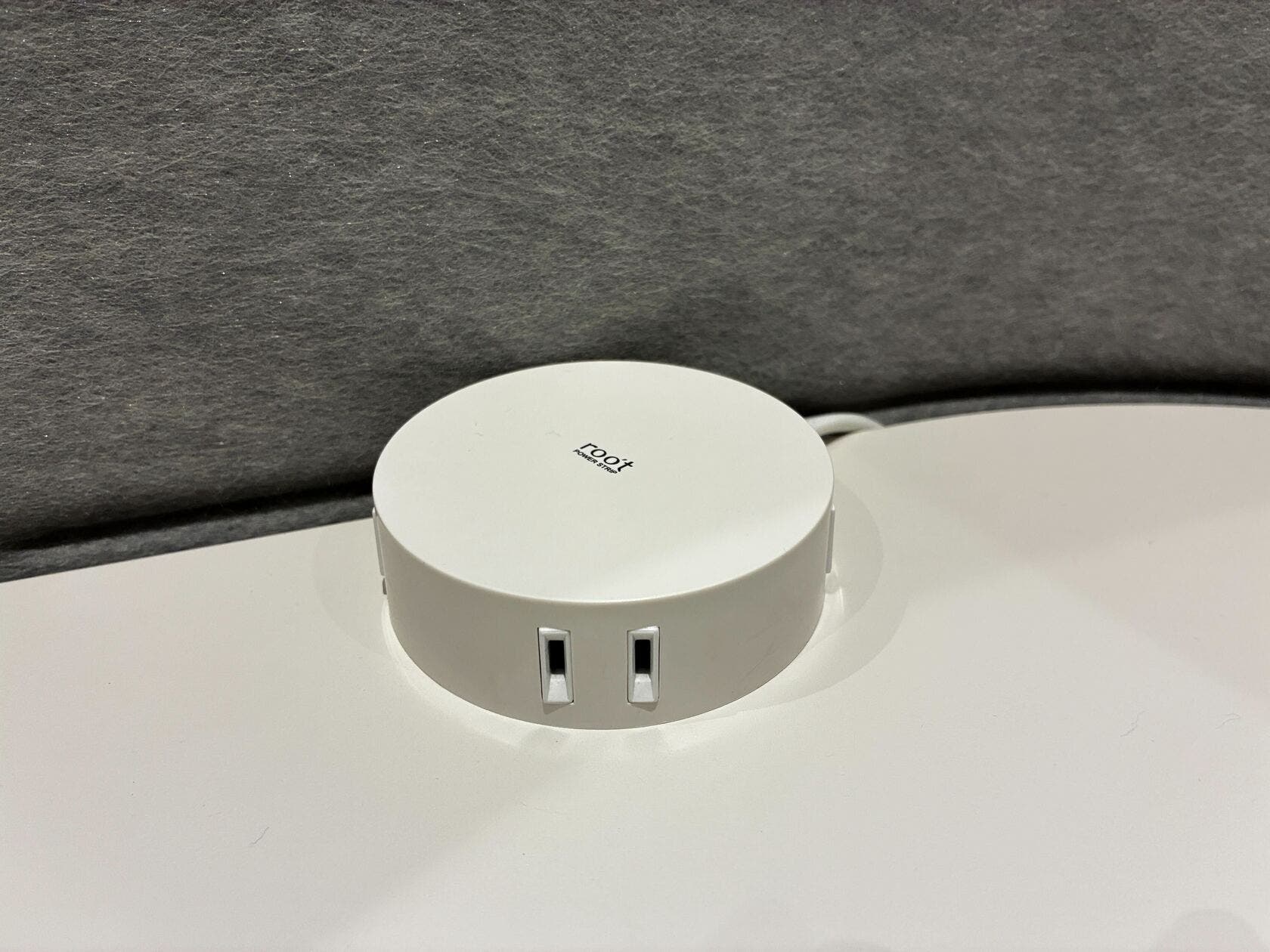 【那覇市/旭橋駅徒歩2分】1名用半個室_Booth04／電源・Wi-Fi・web会議OK(イヤホン着用)の写真3