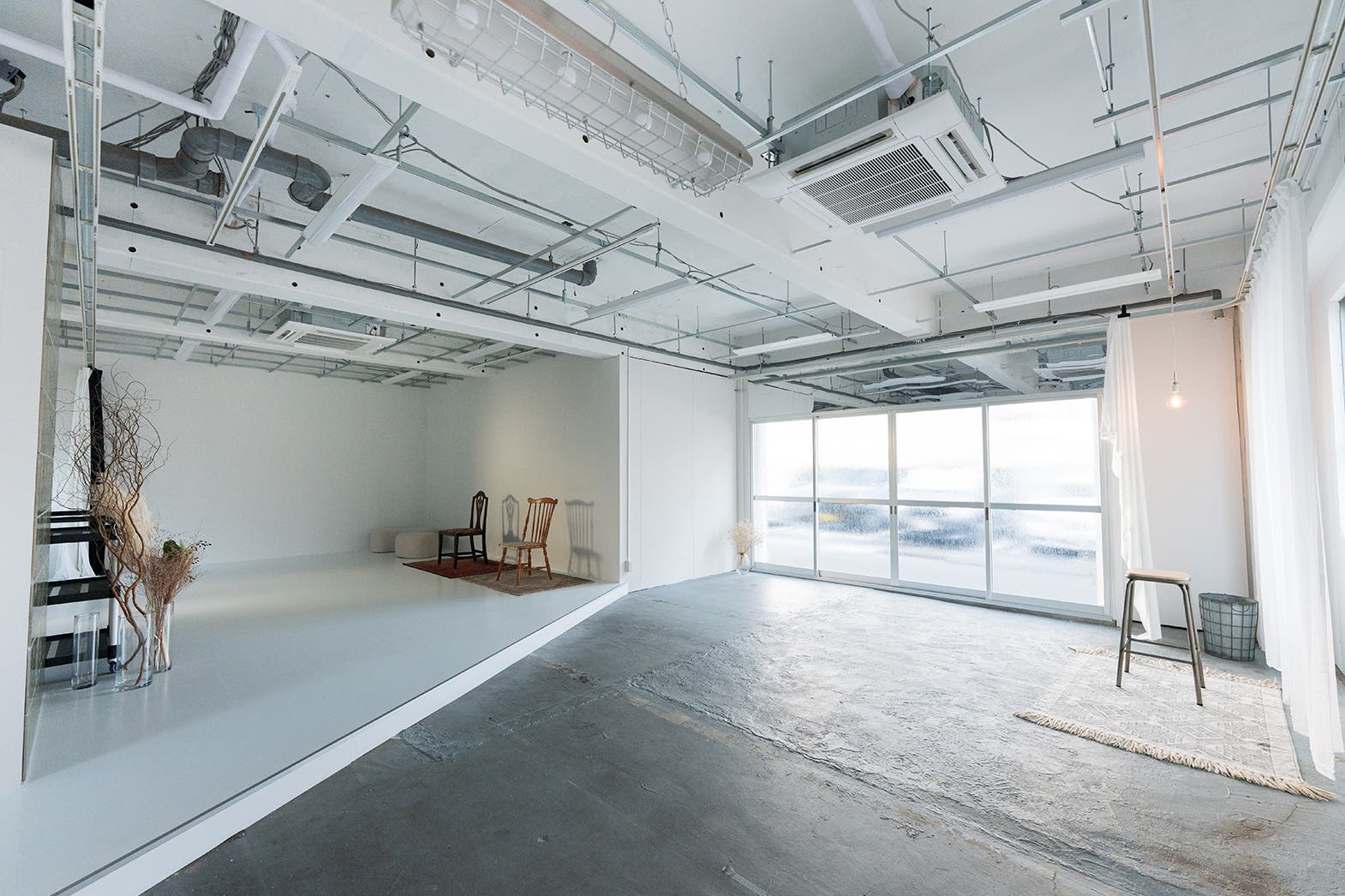✨NEW OPEN✨ 白空間と無骨なモルタル空間が共存する、倉庫リノベ撮影スタジオ｜東陽町徒歩7分の写真1