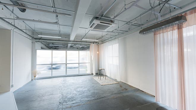 ✨NEW OPEN✨ 白空間と無骨なモルタル空間が共存する、倉庫リノベ撮影スタジオ|東陽町徒歩7分の写真5